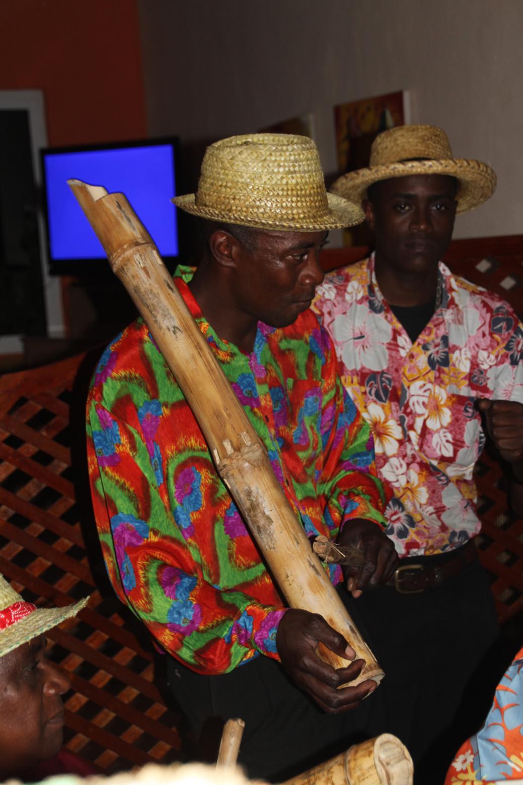 Voyages et Expériences : Rodrigues: La ravanne & instruments du sega ...