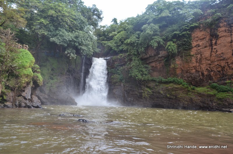 Arvalem falls, Sanquelim, Goa - eNidhi India Travel Blog
