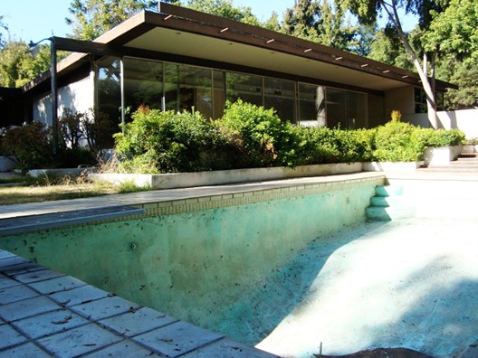 A nave do bom gosto: The 1955 "Kronish House" by Neutra....is on the ...