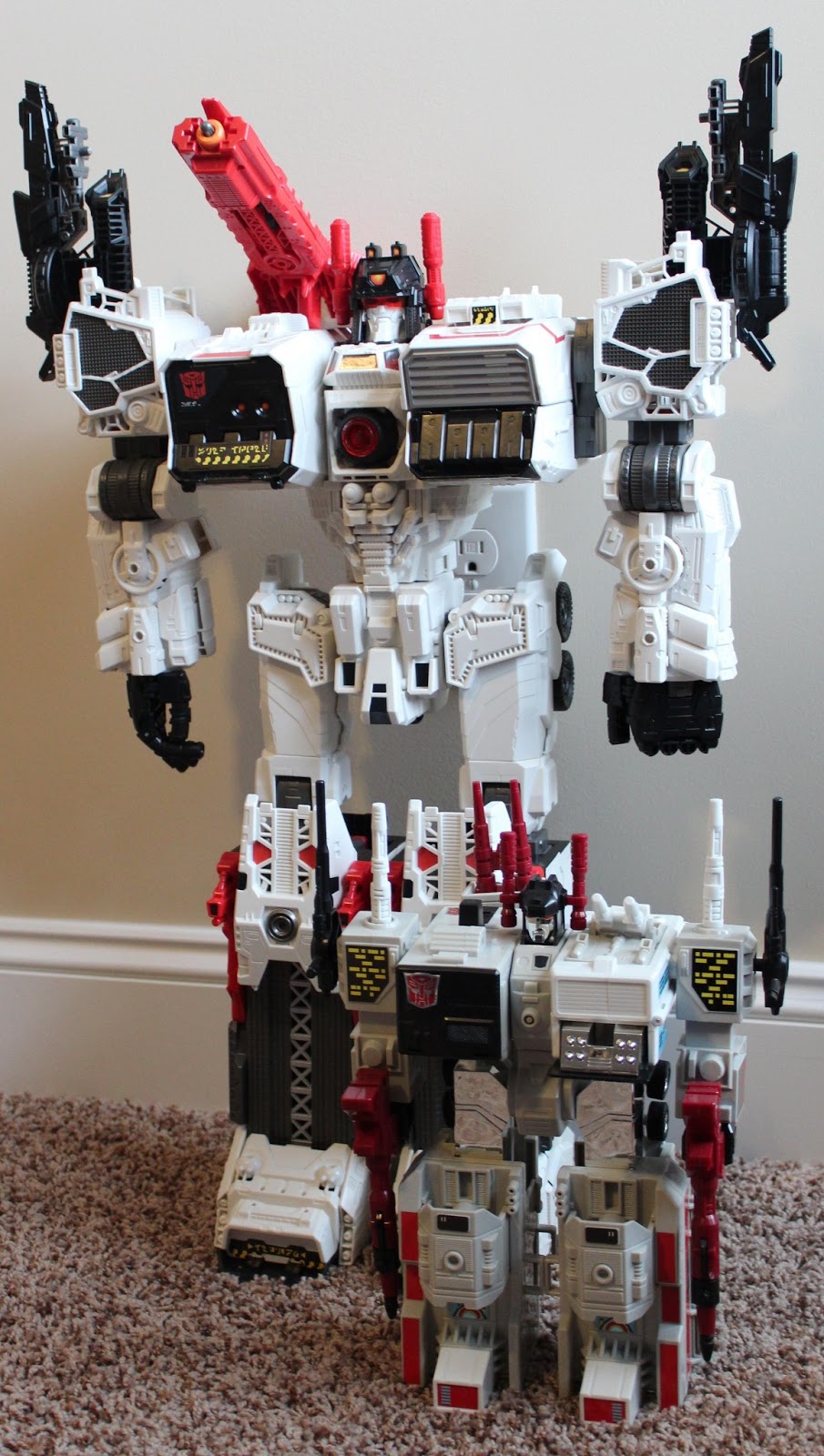 Blog de Transformers de mdverde: Imágenes reales de Metroplex Generations