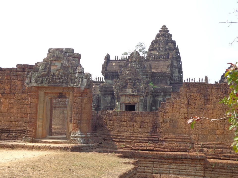 The Intricate Carvings of Banteay Srei & The Ruins of Banteay Samre ...