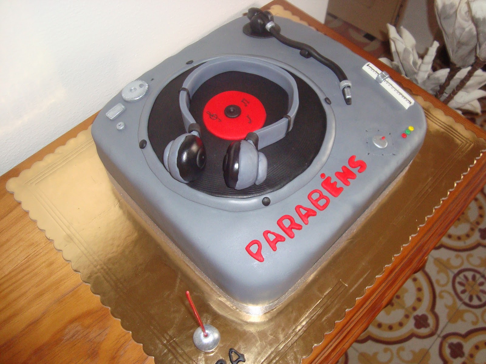 Mundo mágico do açúcar: Bolo de aniversário: DJ