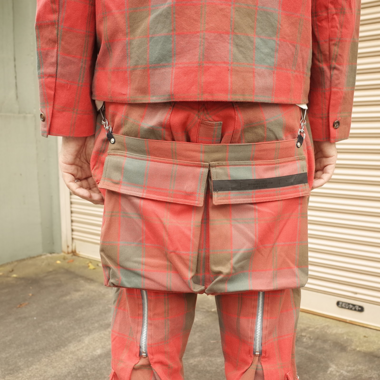 PEEL&LIFT: pocket apron