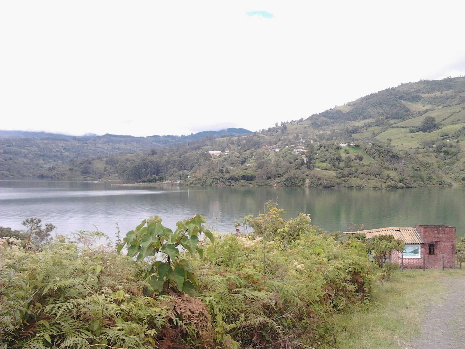 GACHALA CUNDINAMARCA: SI QUIERES DESCANSAR TOMA LA RUTA DEL AGUA