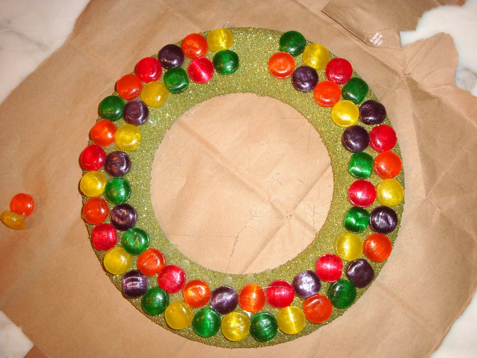 TEXTILE TROLLEY: How to make a Candy Wreath