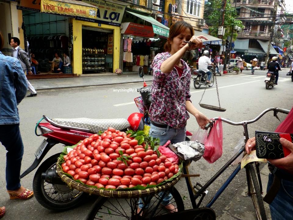 anythinglily: Hanoi Travel Part 8: The Street Peddlers Of Old Quarter