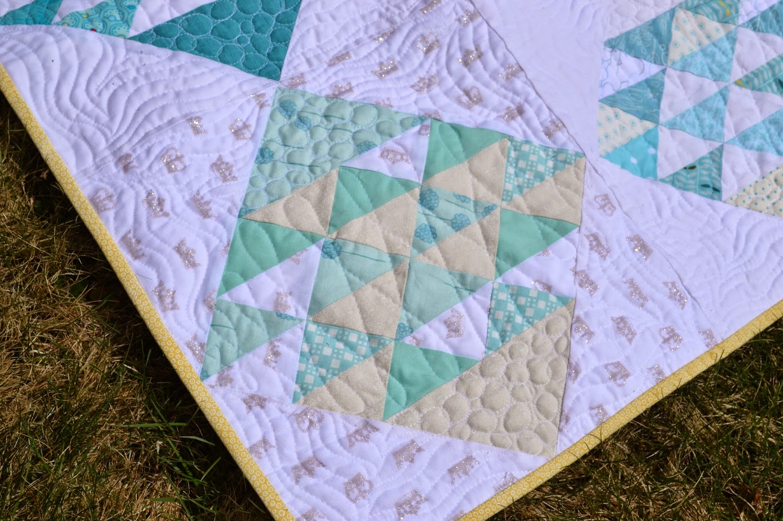 see mary quilt: Another Pyramid Scheme Quilt and a Pile of HSTs