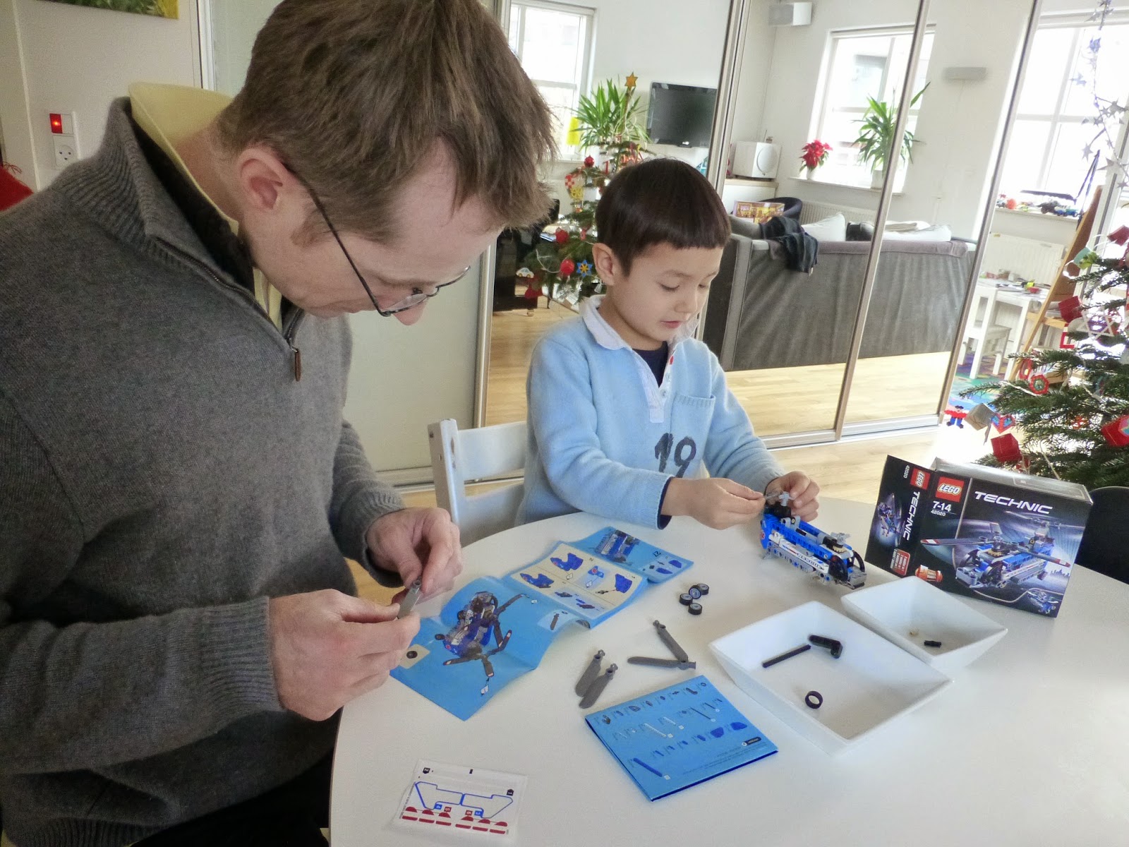 Family FECS: LEGO Technic 42020 Twin-Rotor Helicopter Model Kit