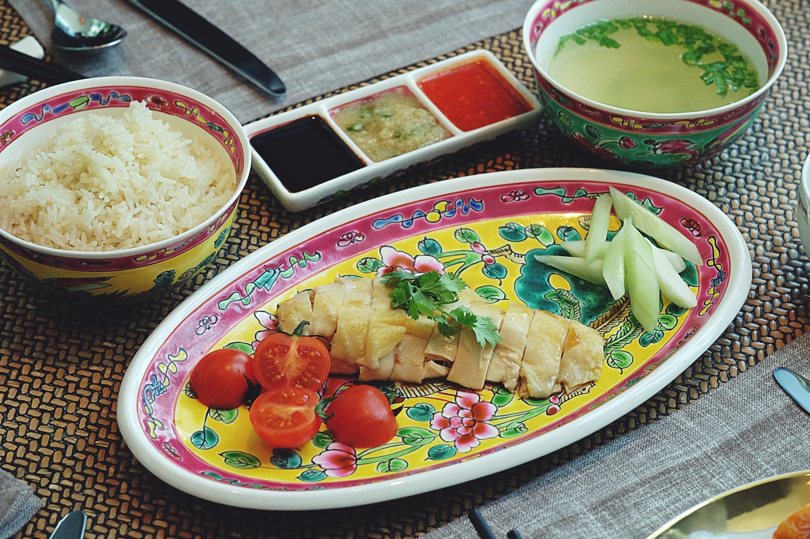 The Lobby Lounge @ Shangri La Hotel does The Local Spin-off at their ...