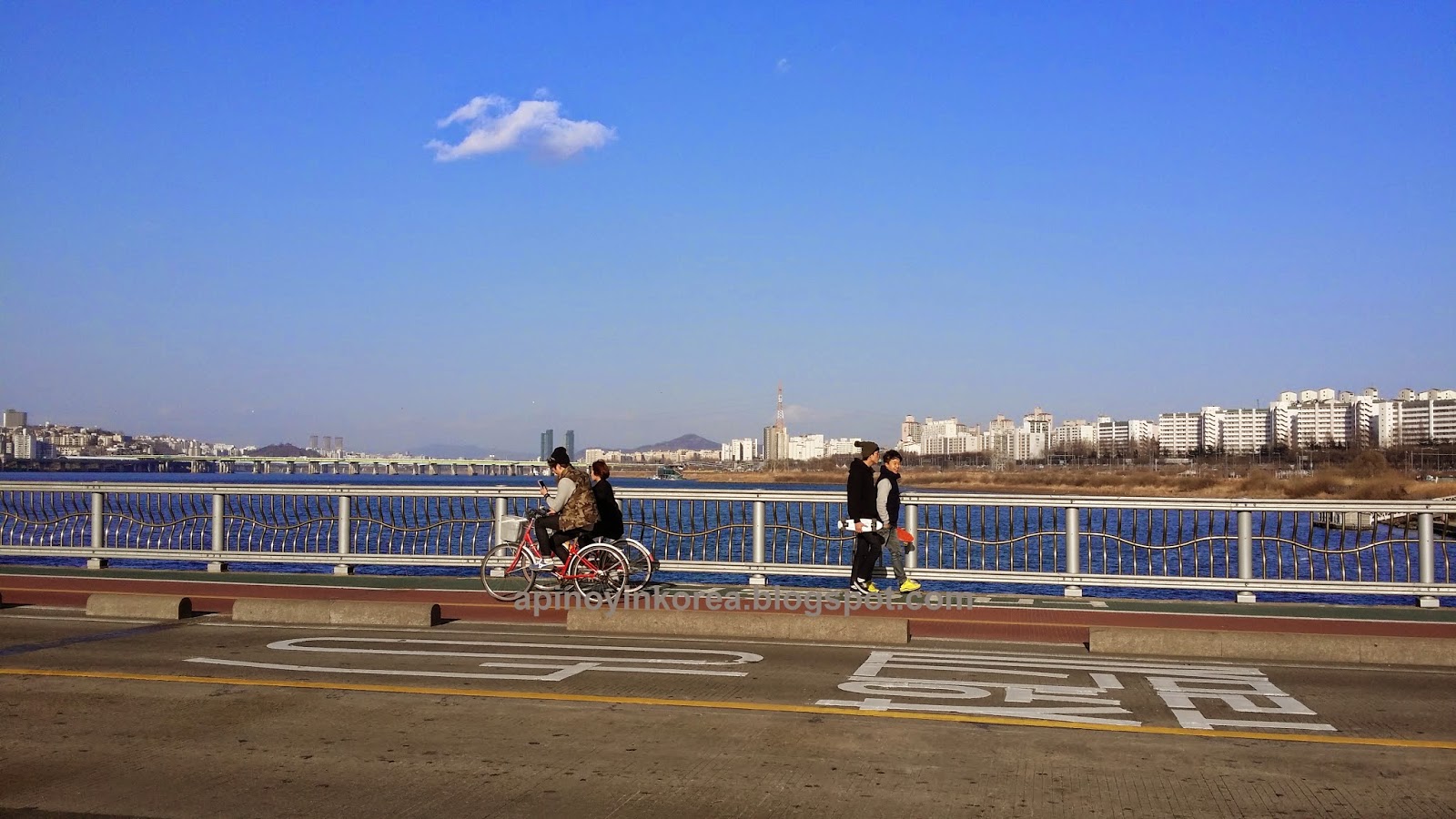 A Pinoy in Korea: The Jamsu Bridge And The Floating Island!
