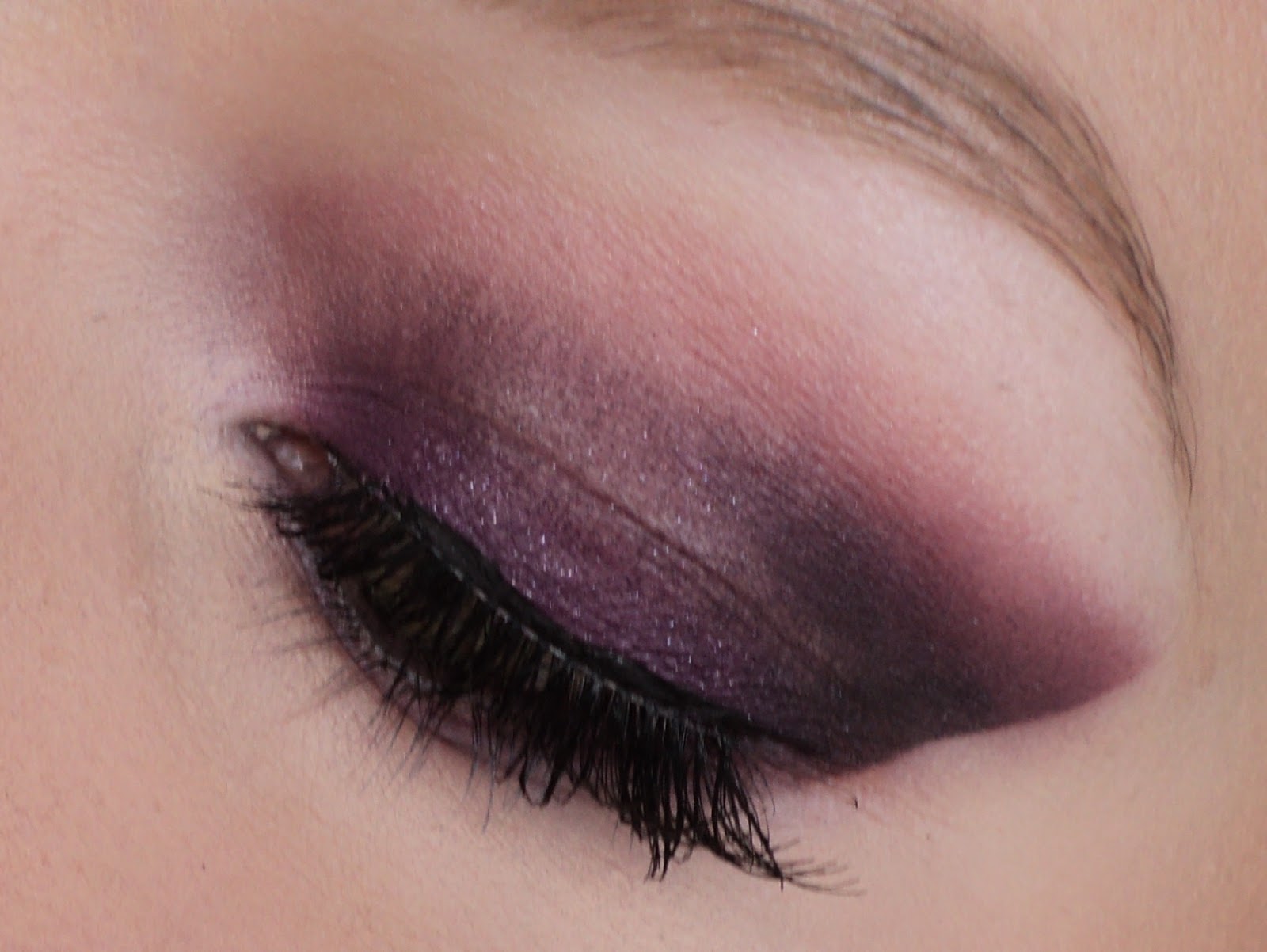 The Make Up Hotspot: Paarse smokey eyes staplook