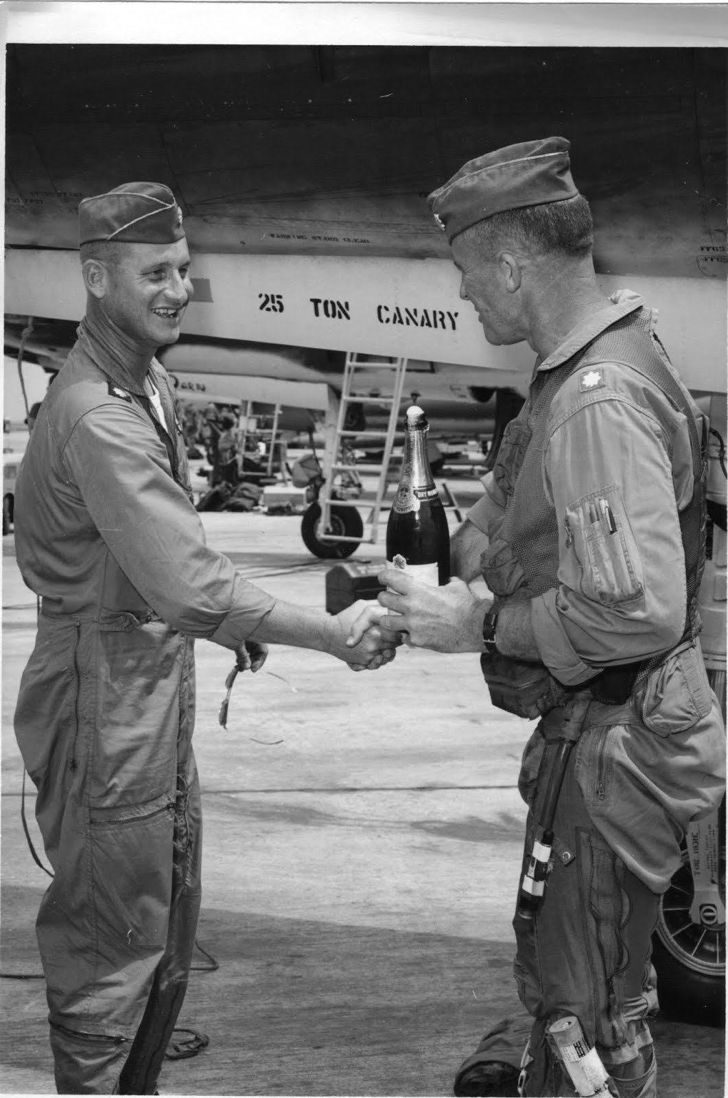 Pushing On: Richard Baughn: An Old Fighter Pilot Remembers Vietnam