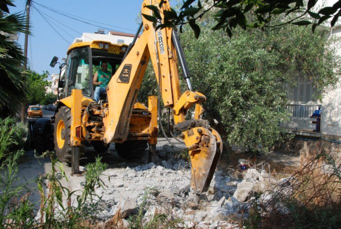 Η ΚΑΛΑΜΑΤΑ ΑΝΟΙΓΕΙ ΔΡΟΜΟ ΣΤΟ..ΔΡΑΚΟ ΚΑΙ ΤΗΝ ΟΔΟ ΜΠΟΥΛΟΥΚΟΥ ...