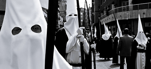 Símbolos, Mitos y Arquetipos: La capucha o caperuza