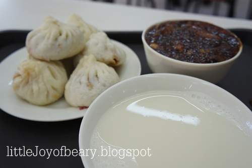 little Joy: Beijing D6 - 庆丰包子, Steamed Buns
