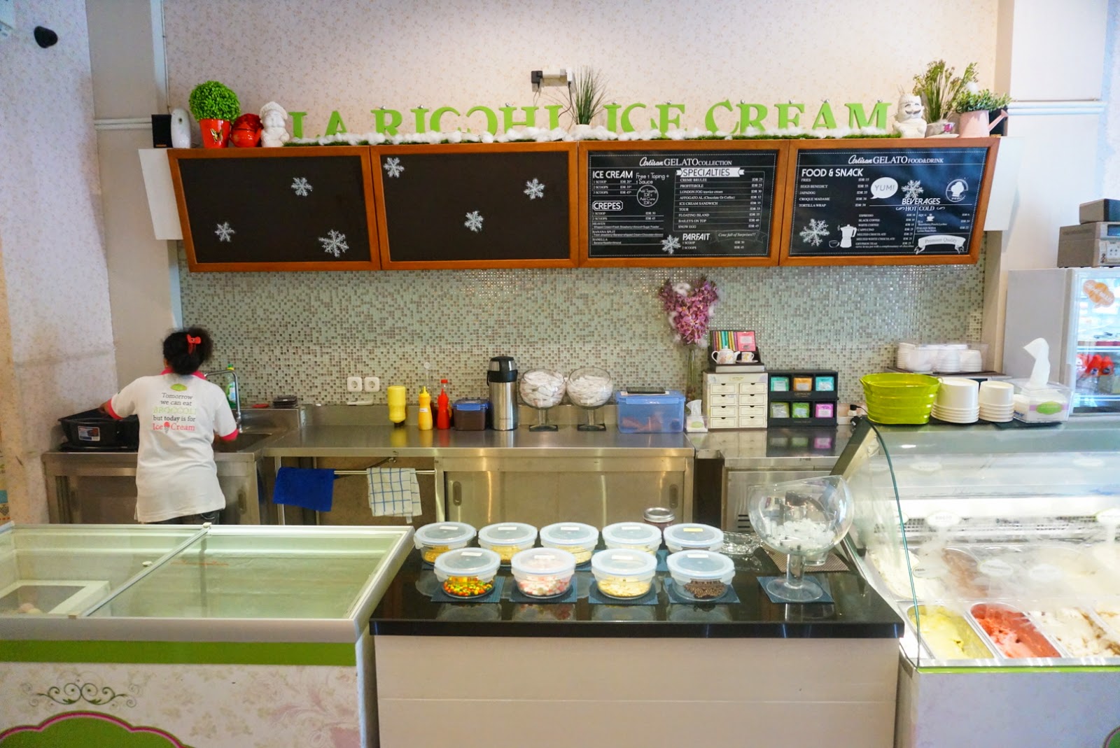 La Ricchi Ice Cream Cafe Indragiri Surabaya (Review) | Laura Angelia