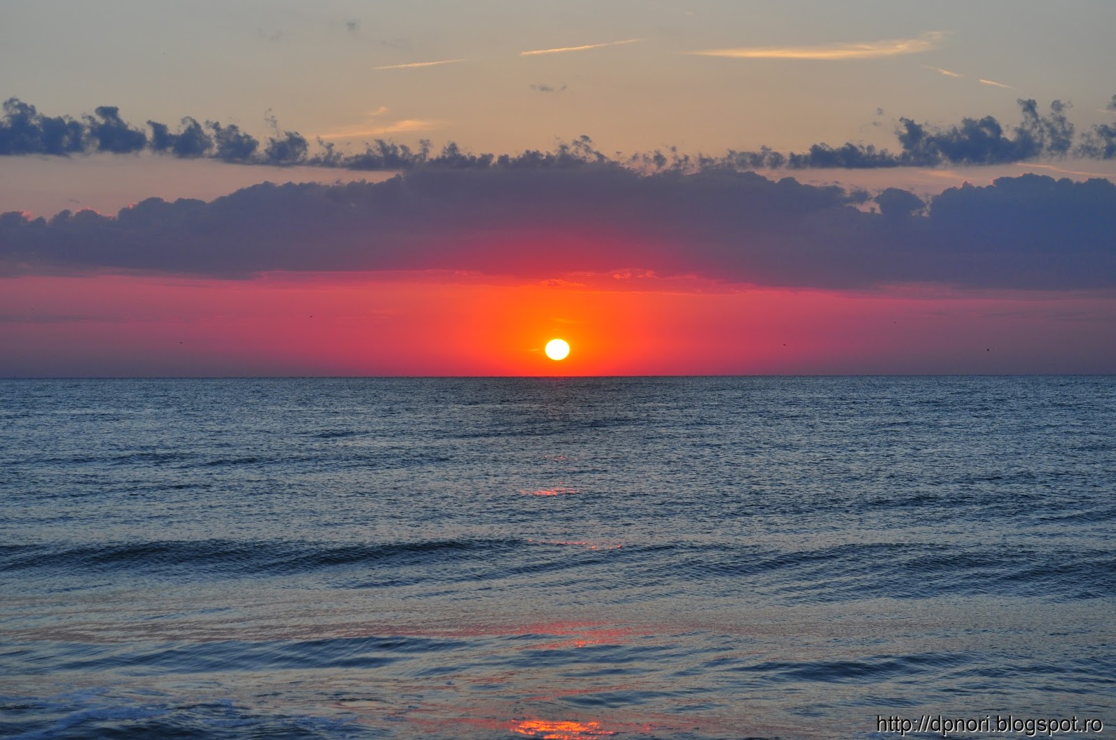 .printre nori: Rasarit de soare la Marea Neagra