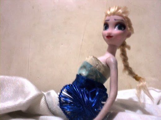 Knocked-off!: Bootleg Toy Review : Bootleg Elsa 12" doll