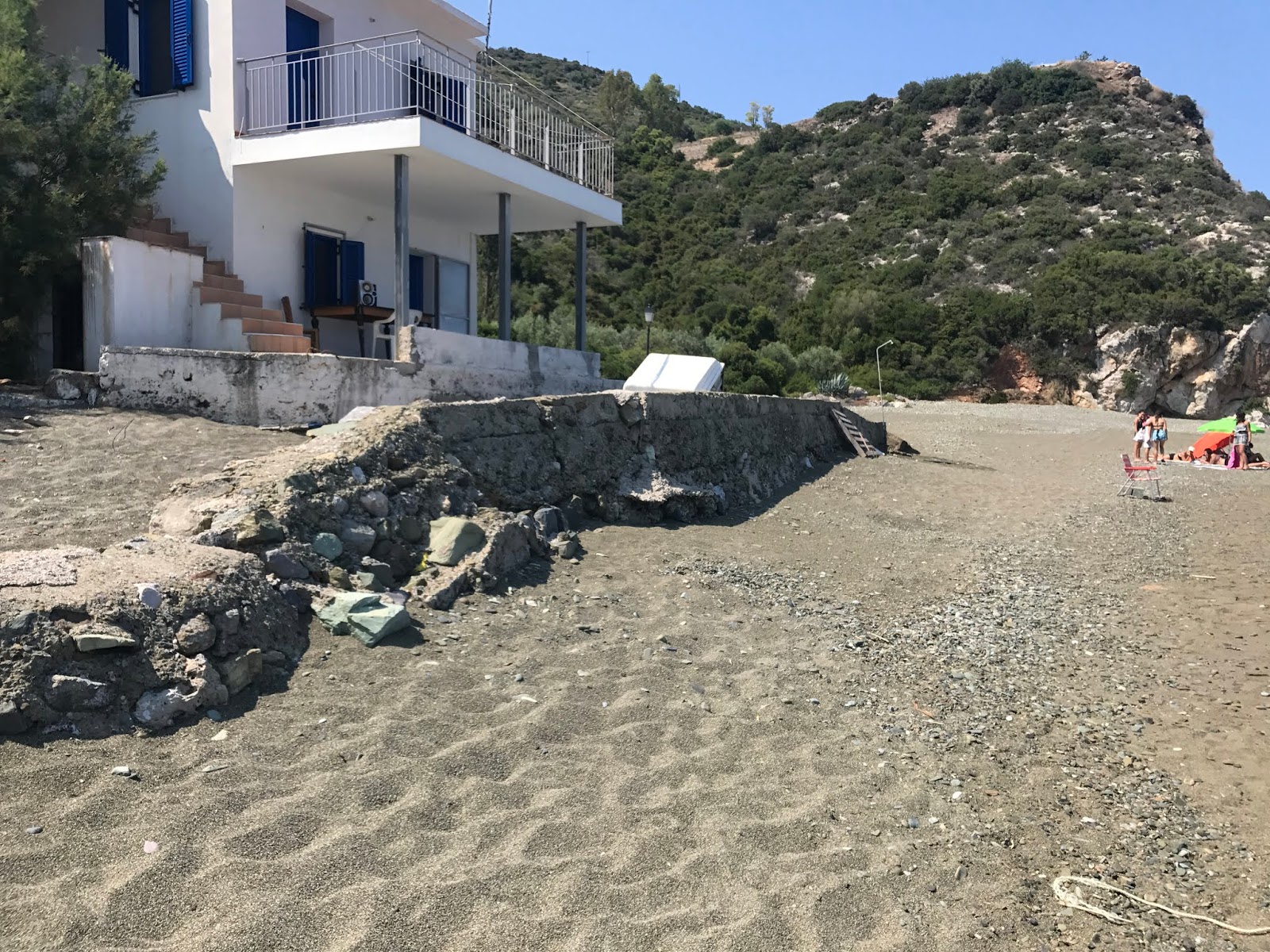 ORTHOLOGIKA: ΘΙΟΠΑΥΤΟ : ΤΟ VIRAL ΣΠΙΤΙ ΣΤΗΝ ΑΜΜΟ ΠΟΥ ΕΙΝΑΙ ΠΑΡΑΝΟΜΟ ΚΑΙ ...