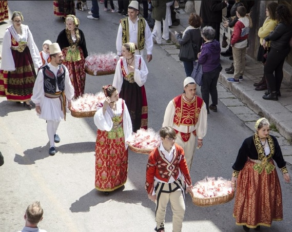 Arbëreshes celebrating the Easter in Italy