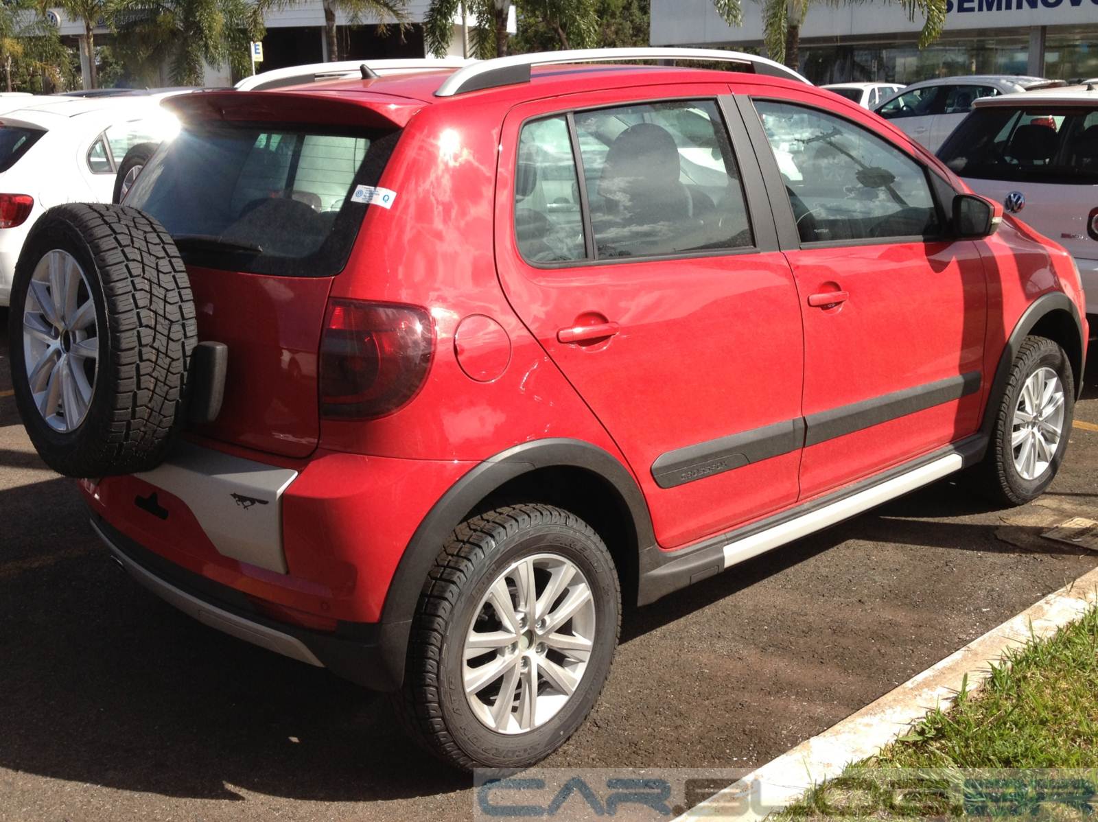 CrossFox 2013 tem novas rodas: fotos, preço e especificações técnicas