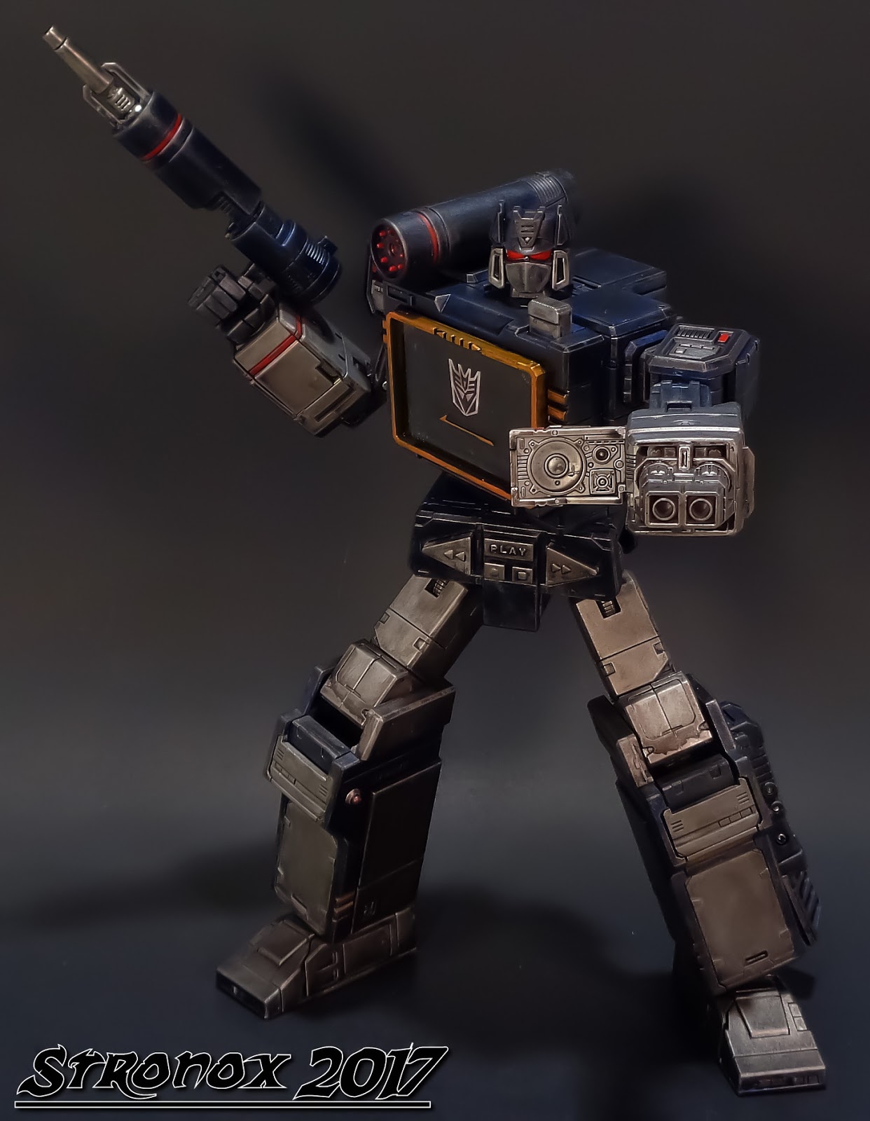 Stronox Custom Figures: Transformers: Masterpiece Soundwave