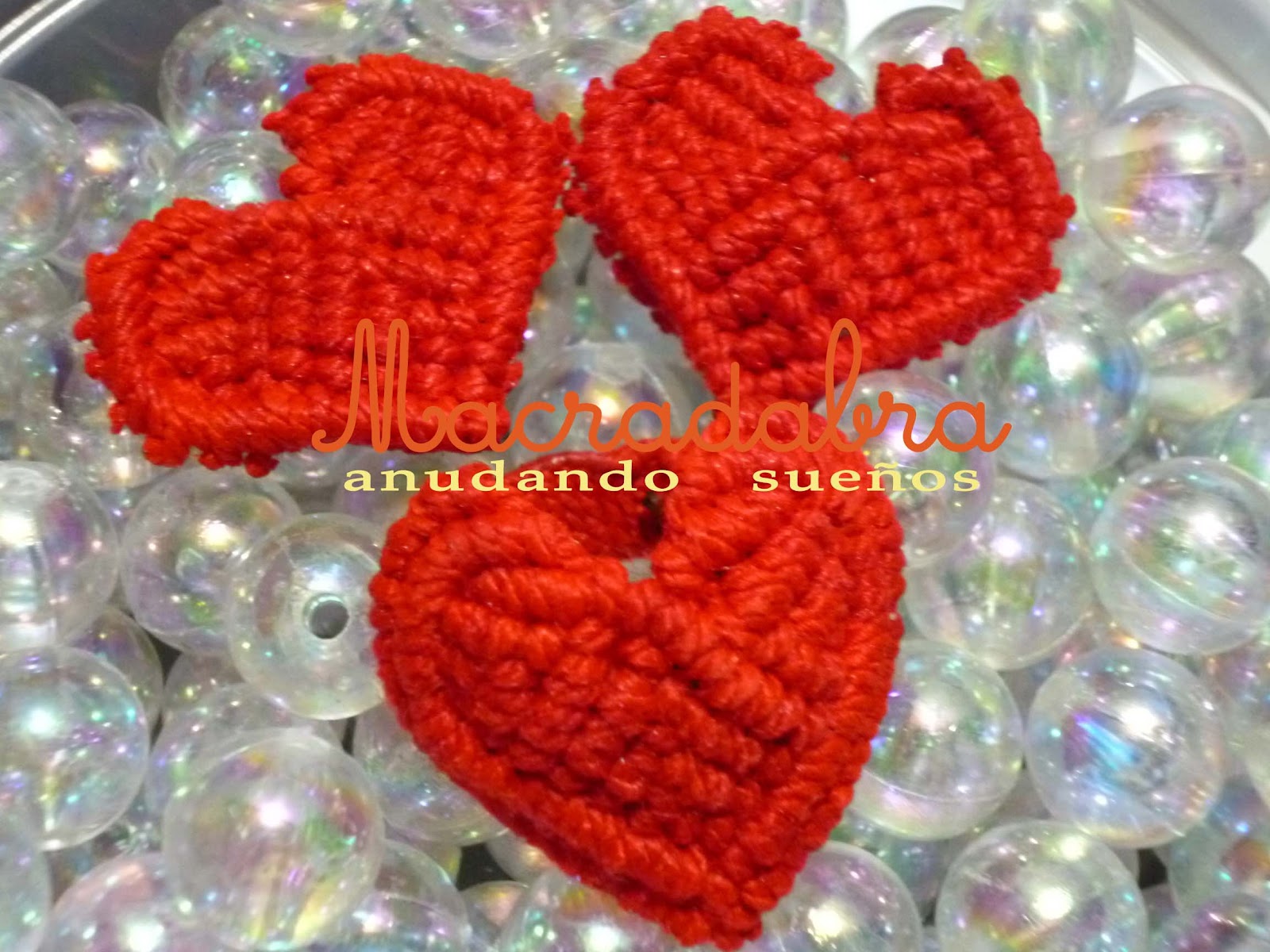Macradabra: Corazones Rojos en Macrame