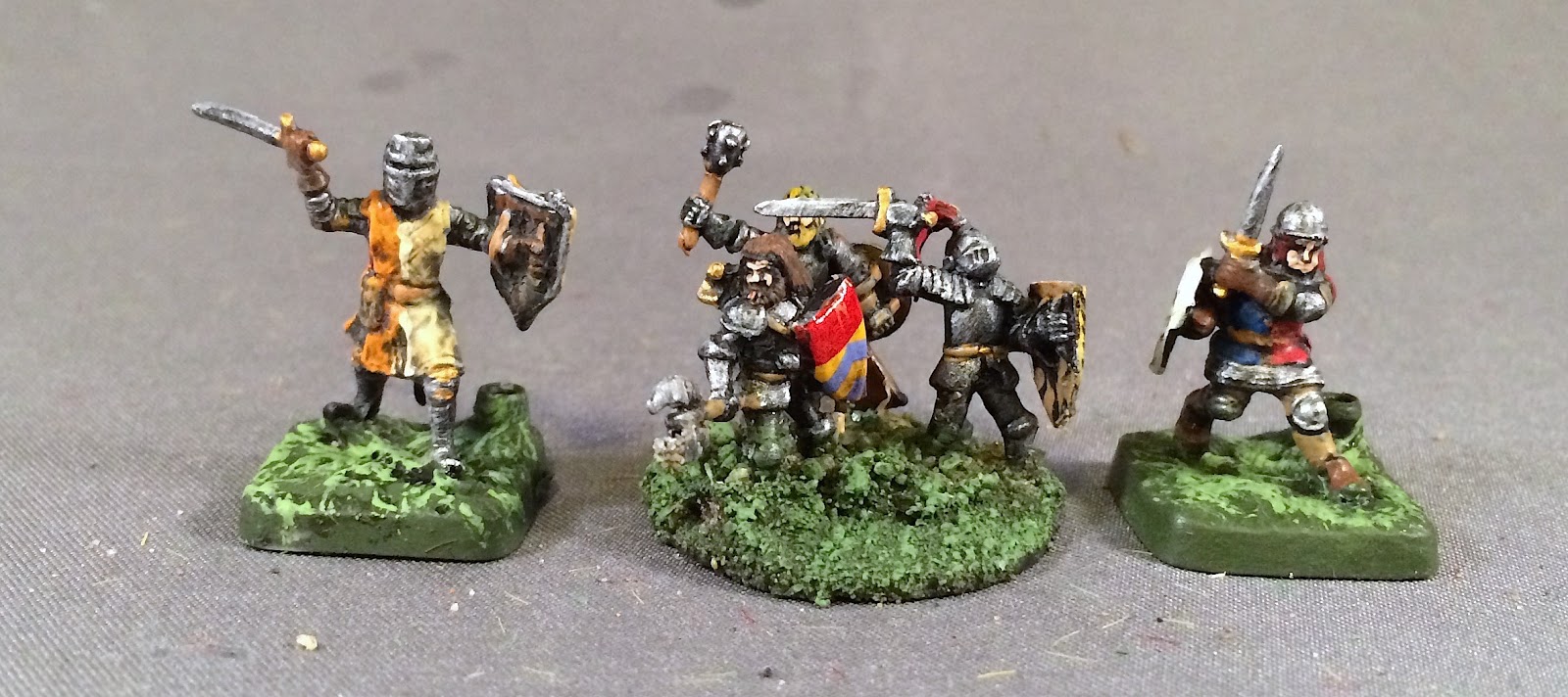 Bob's Miniature Wargaming Blog: Character bases for Dragon Rampant