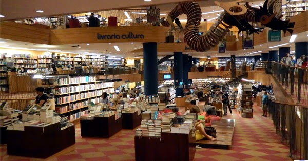 Visitando bibliotecas e livrarias em viagens