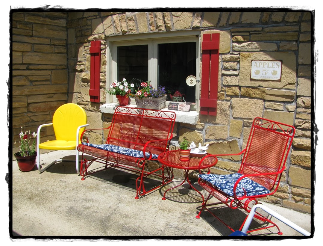 Applestone Cottage: Revamping some old and yucky patio furniture!