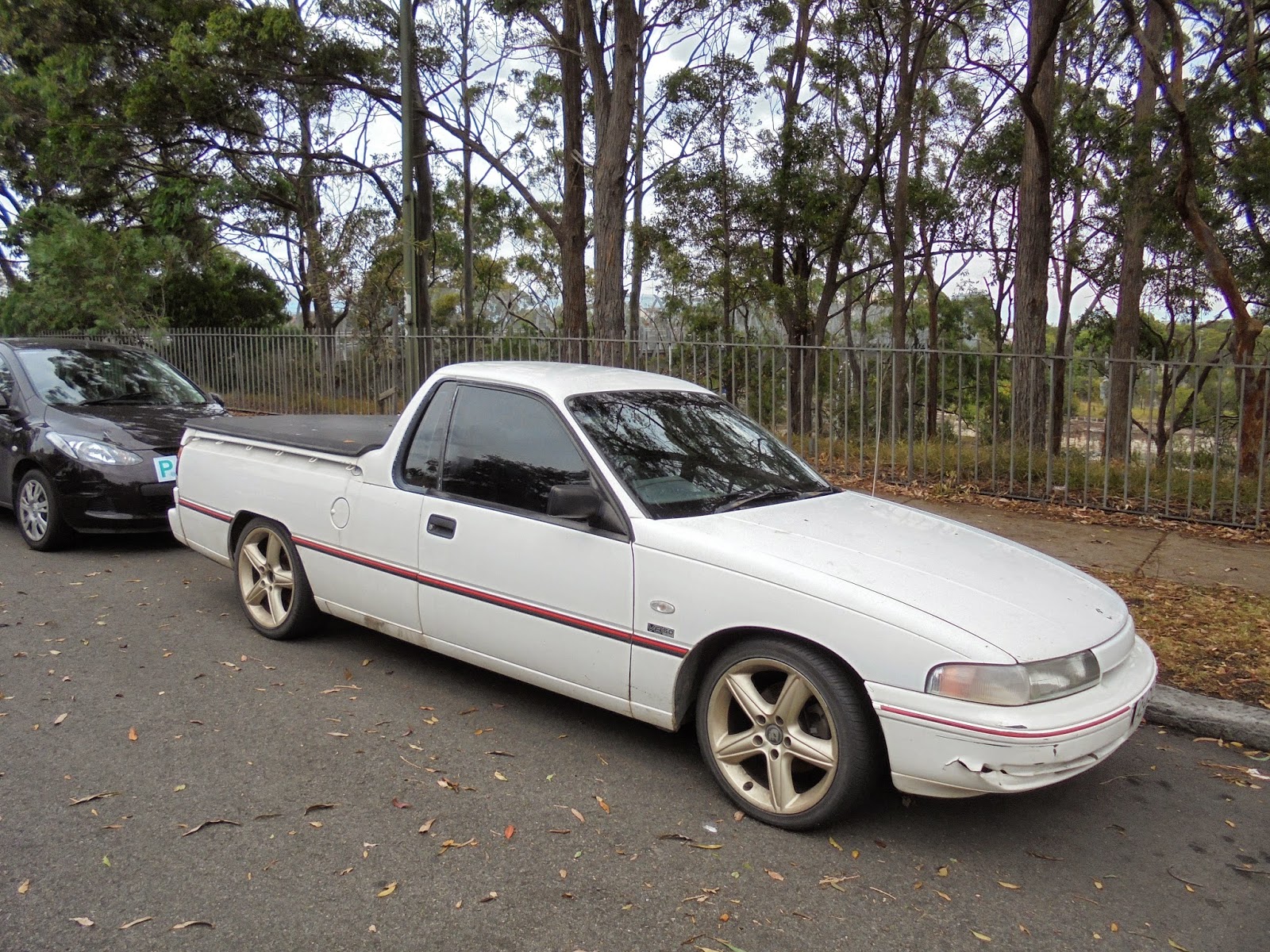Aussie Old Parked Cars: 1993 Holden VP 5.0 Ute