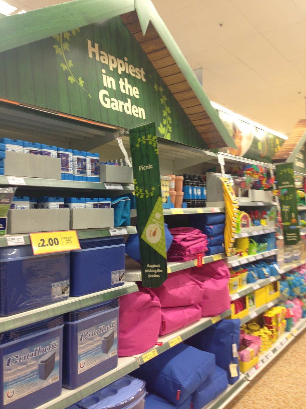 MESH IN-STORE INSPIRATION: Tesco Summer Aisle