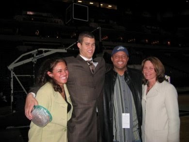 Celebrity Gossip and Entertainment News: Humphries Family Flies Coach ...