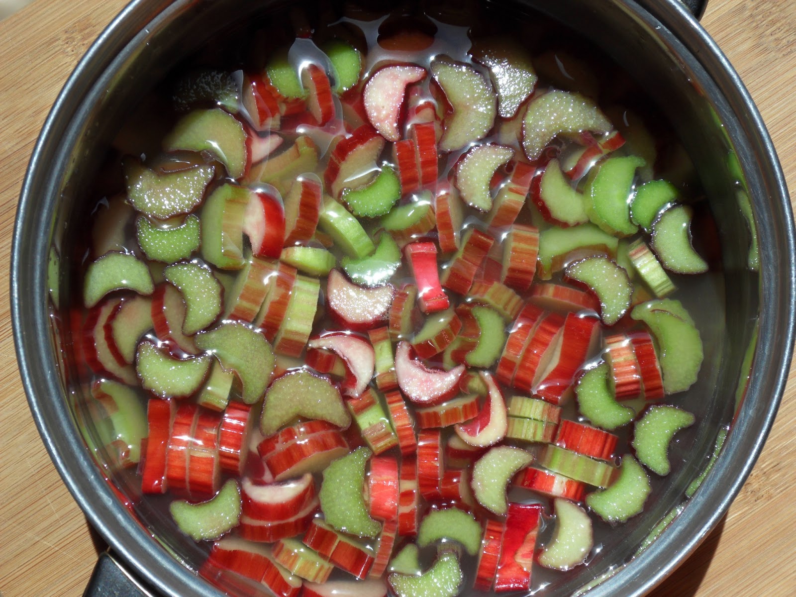 Diana's Cook Blog: Sirop de rhubarbe maison