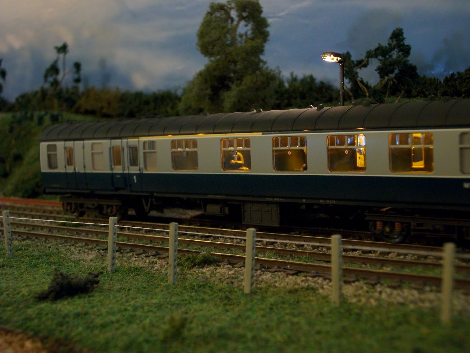 Choppers Railway: Watergate Halt: Express models Mk1 BCK coach lighting