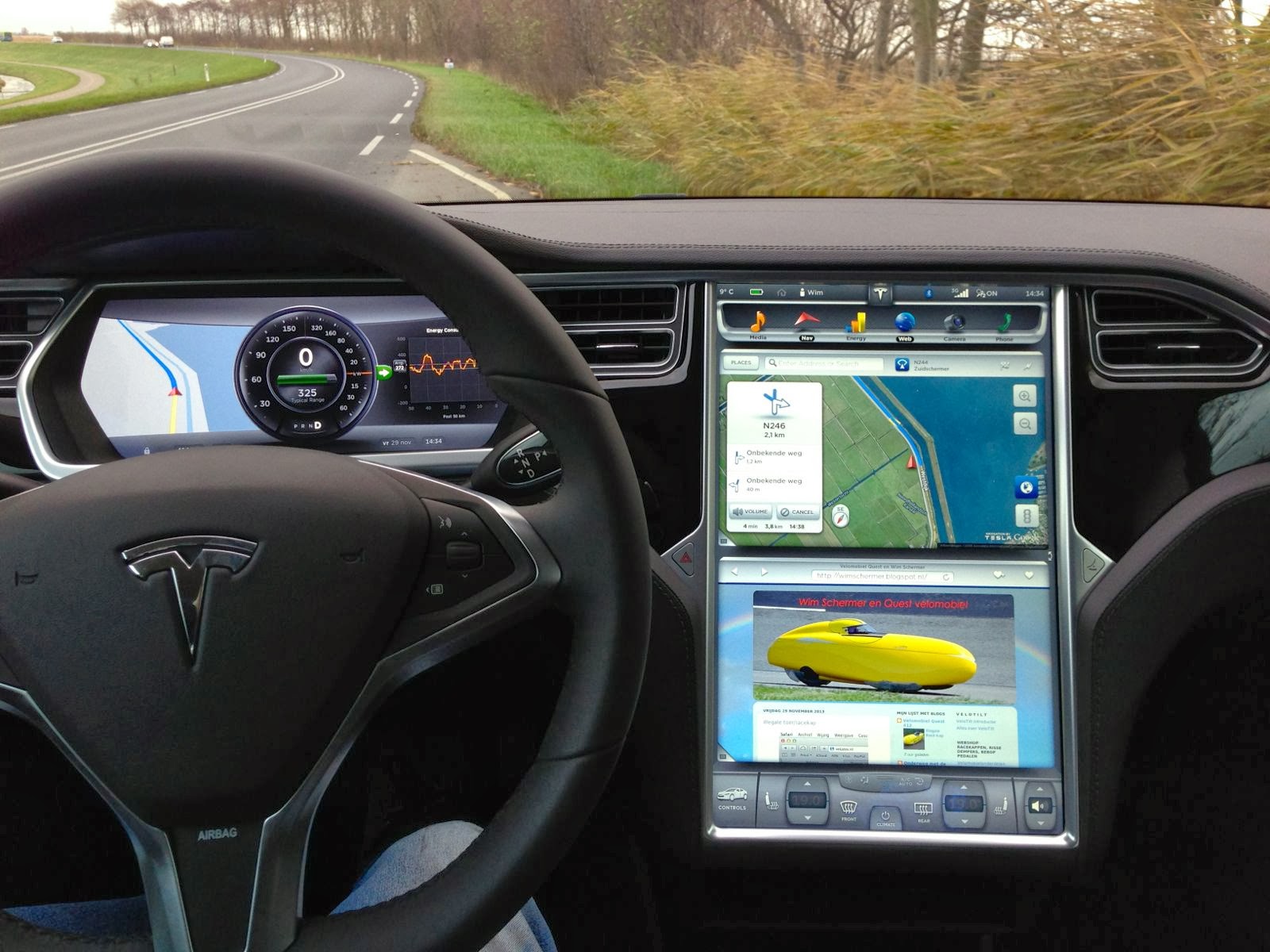 Velomobiel Quest en Wim Schermer: Tesla Model S en Quest met LED strips