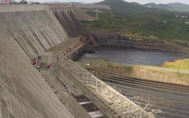 NOTICIAS Y ALGO MÁS: EL GURI AL BORDE DEL COLAPSO