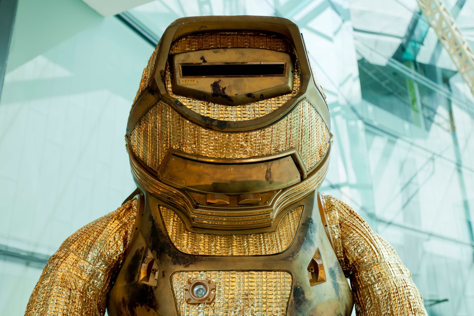 Super Punch: The golden spacesuits from Sunshine