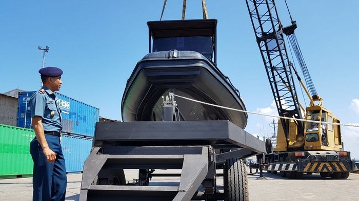 DEFENSE STUDIES: Lanal Balikpapan Dapat Kiriman 2 RIB