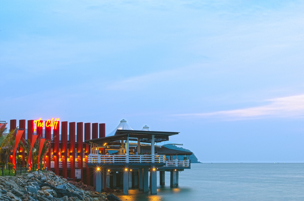 THE CLIFF RESTAURANT & BAR