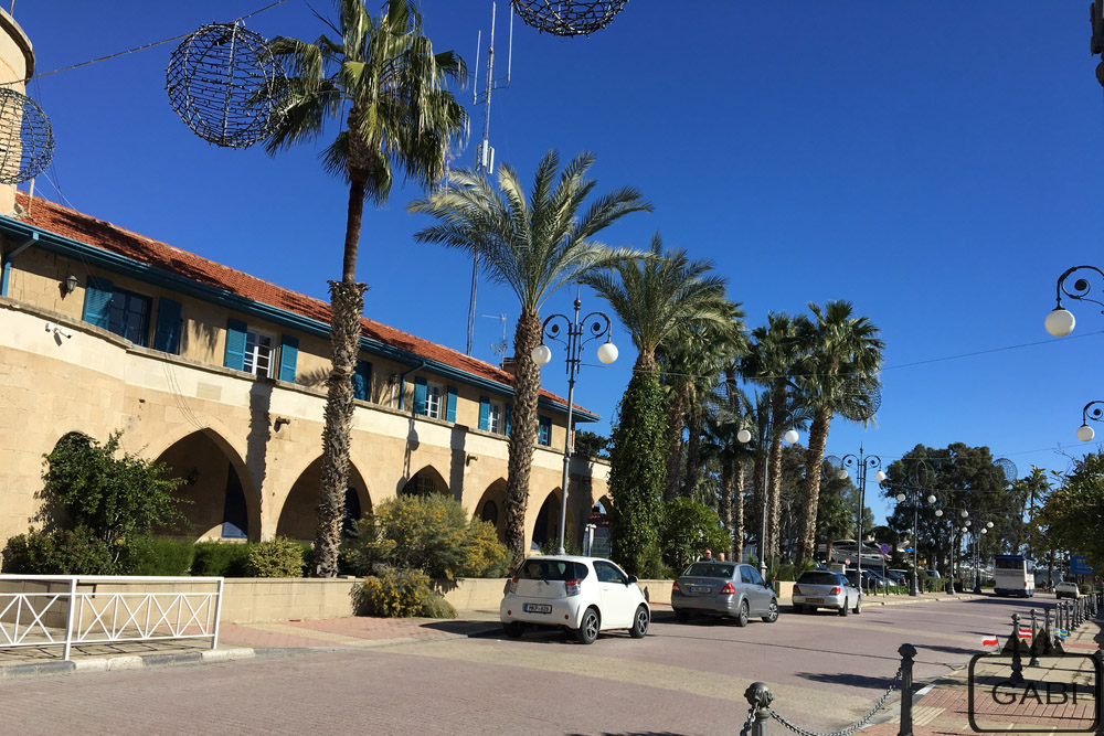 Larnaka poza sezonem - cisza, spokój i flamingi