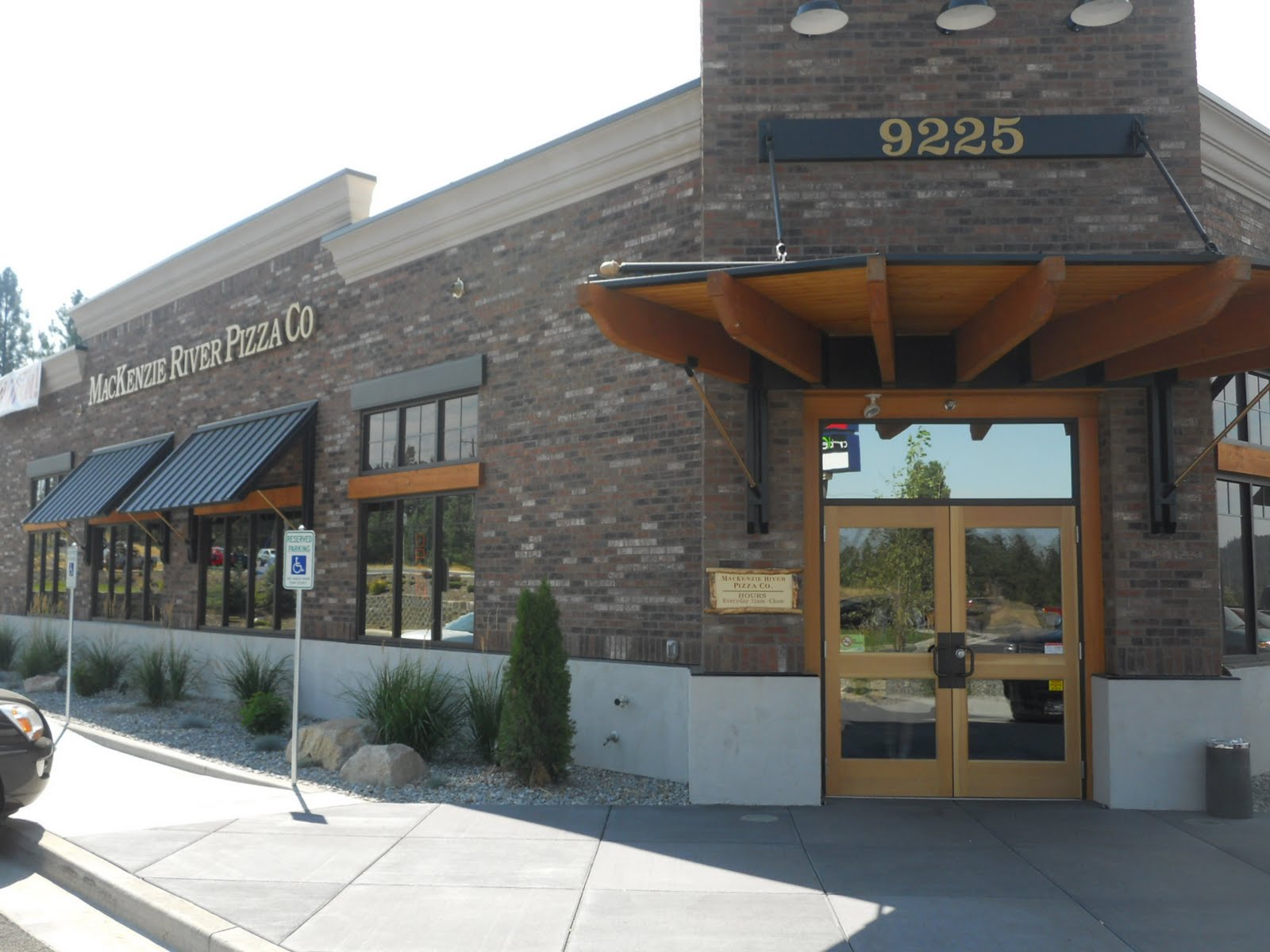 Tasty Trek: Mekenzie River Pizza Company