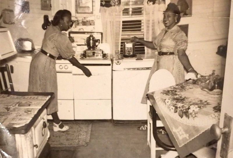 45 Vintage Photos That Capture People in Their Kitchens From the 1950s ...