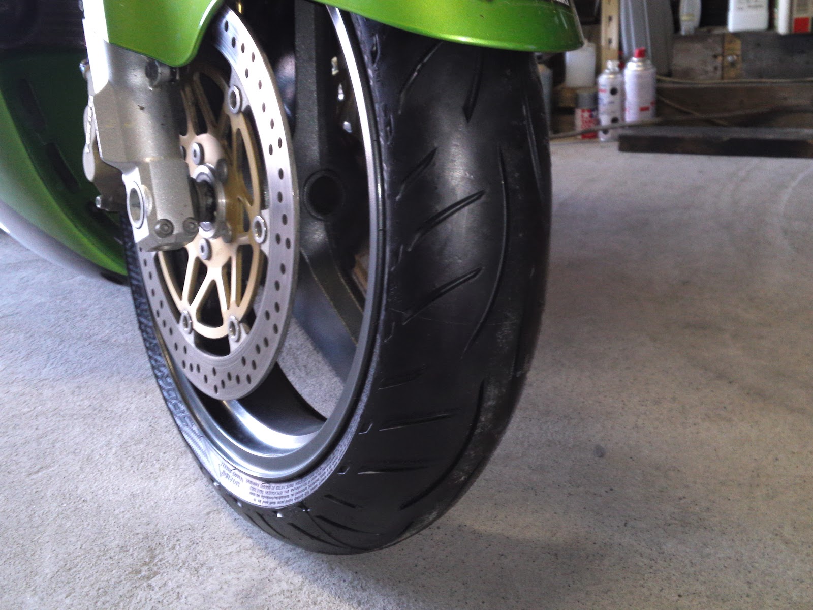 Yellow Garage: ZX-12Rタイヤ交換