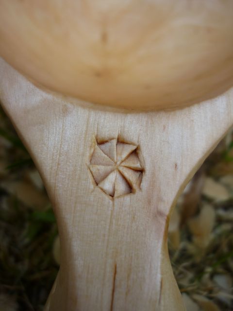 Jon Mac.Spoon Carving First Steps: Hen and Chips...
