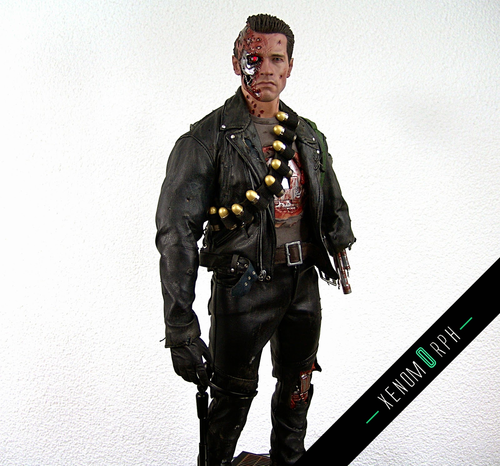 Enterbay Terminator 2 - T800 battle damaged 1/4 HD Masterpiece - video ...
