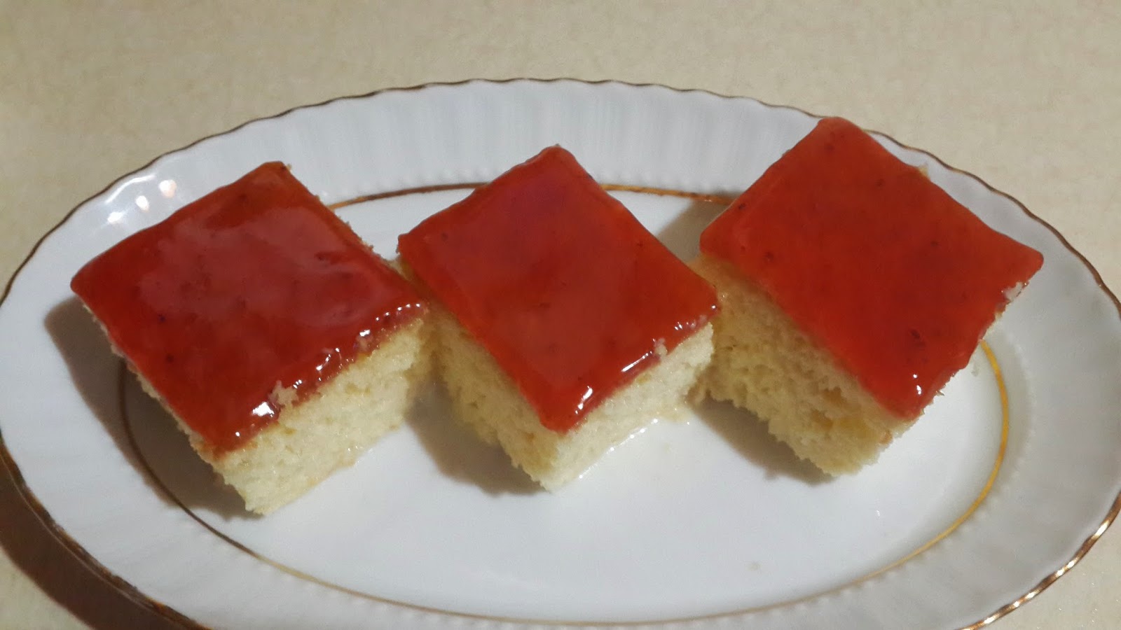 Meyve Soslu Trileçe (Tres Leches Cake, Three Milks Cake)
