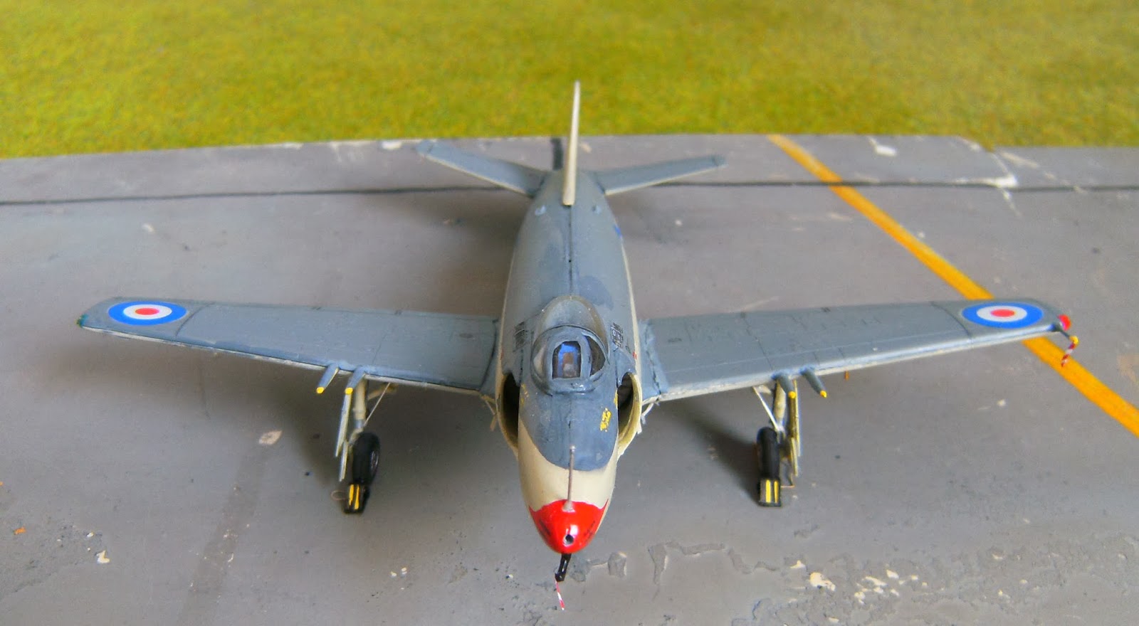 Happyscale-Modellbau: Supermarine Attacker - AZ-models 1/72