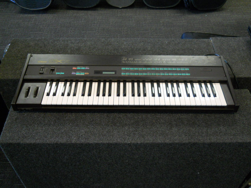 MATRIXSYNTH-B: Vintage 1980s Yamaha DX-7 Keyboard Synthesizer SN 114692