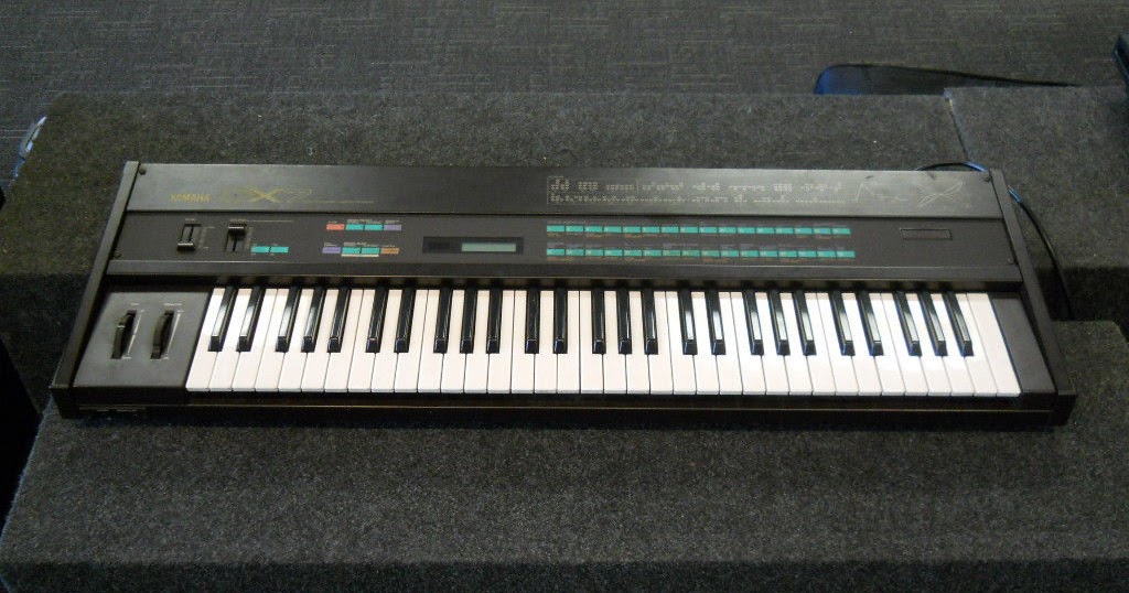 MATRIXSYNTH-B: Vintage 1980s Yamaha DX-7 Keyboard Synthesizer SN 114692